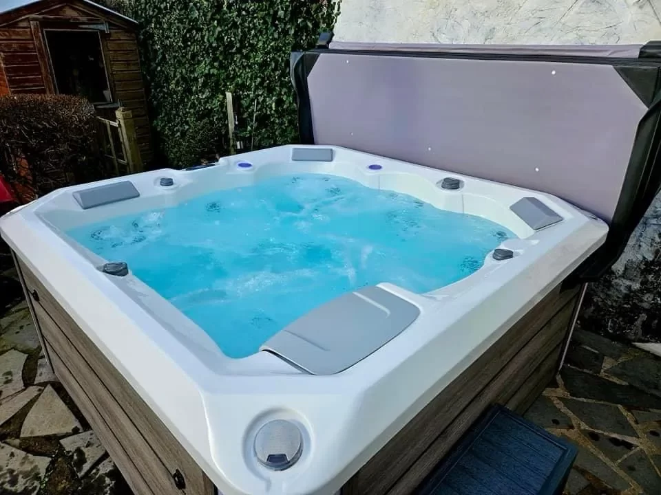 North River Spas | Heavenly Hot Tubs